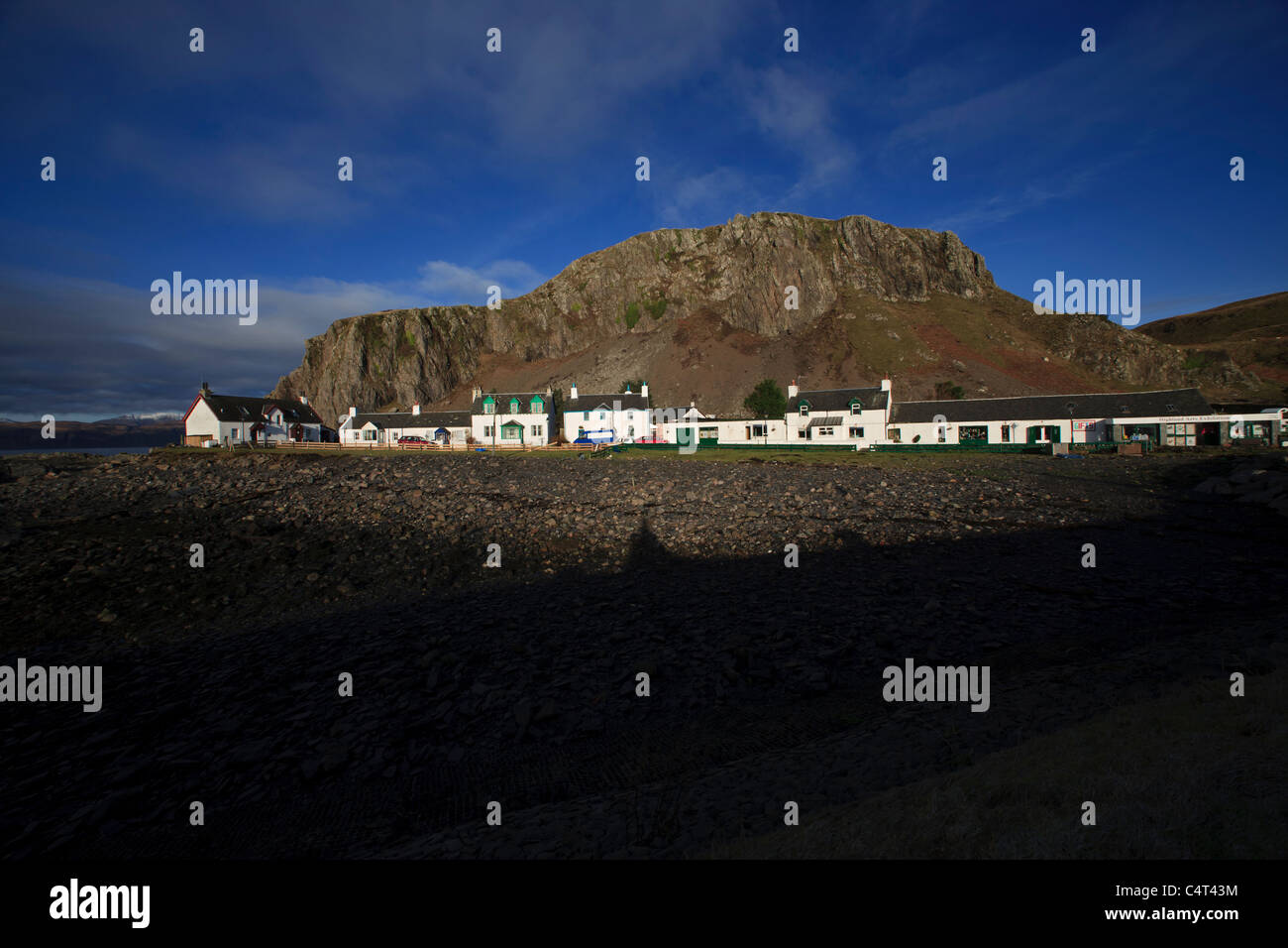 The picturesque village of Ellenabeich (often called Easdale) on the ...
