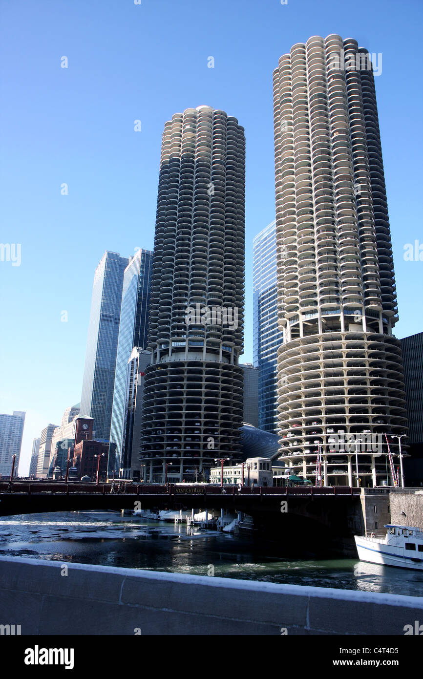 Urban view to the corn buildings in center of Chicago, Illinois Stock ...
