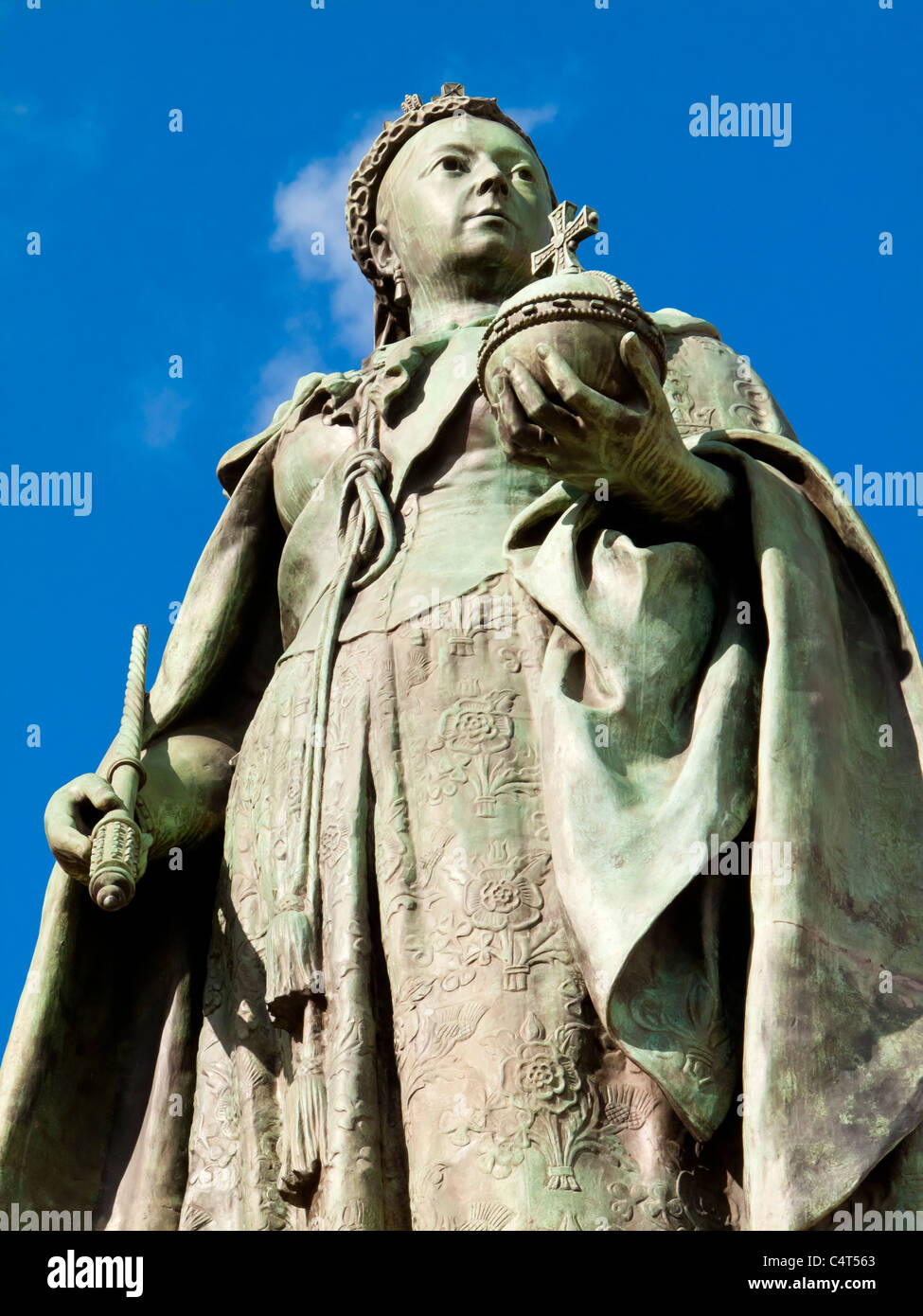 Queen Victoria statue in Victoria Square Birmingham UK by Thomas Brock ...