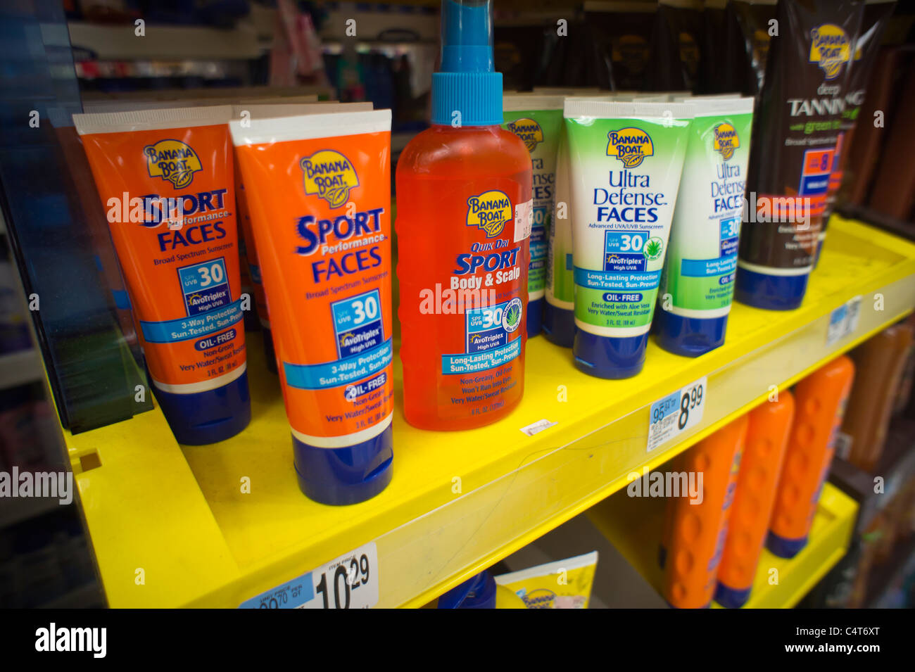 Sunscreen store hi-res stock photography and images - Alamy