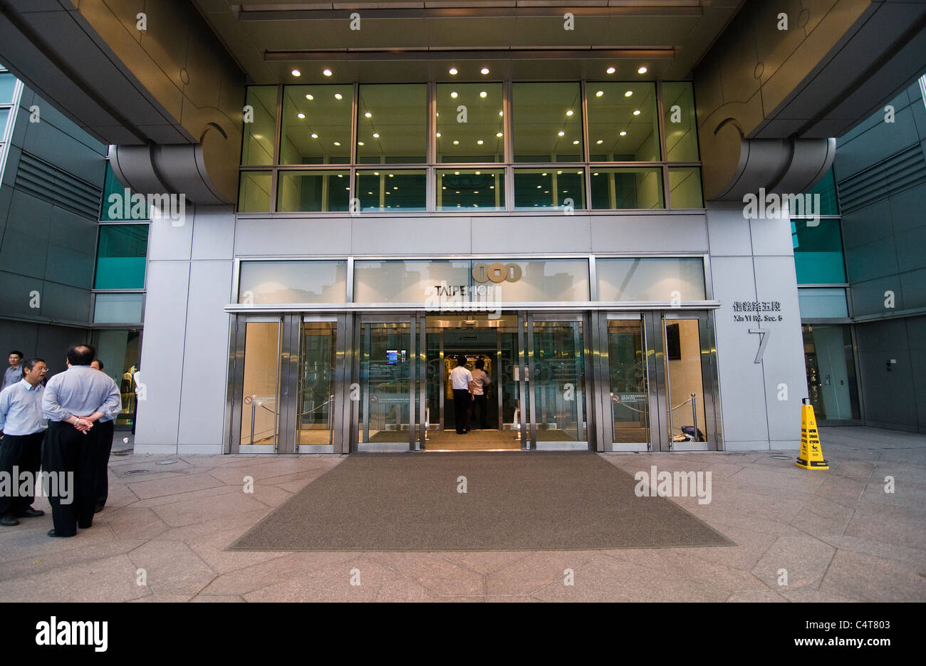 Businessmen on a smoking break outside Taipei 101 skyscraper Stock ...