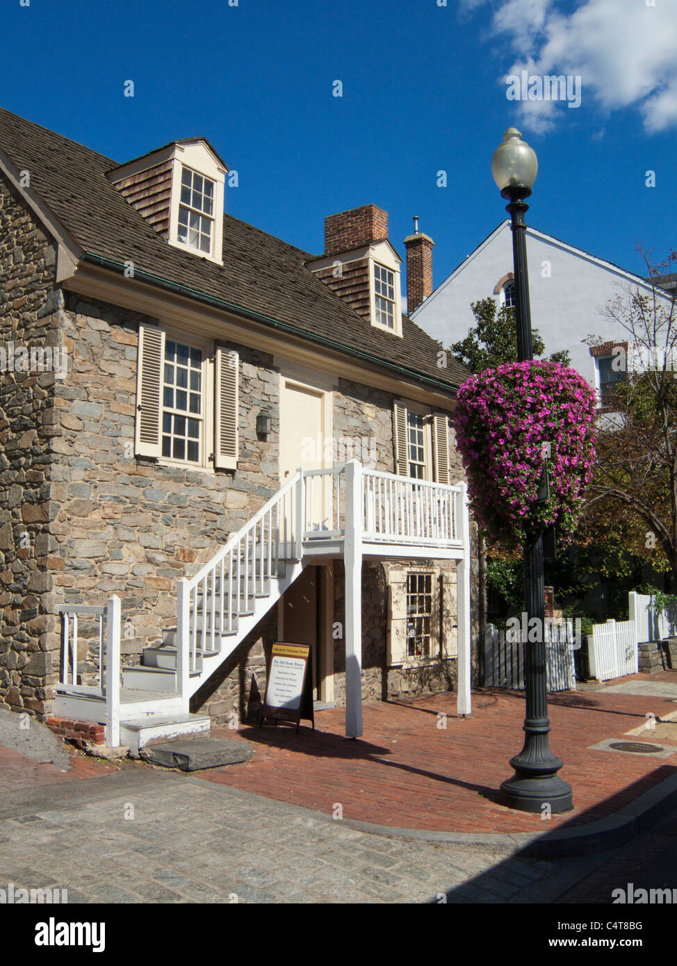 Old stone house washington dc hi-res stock photography and images - Alamy