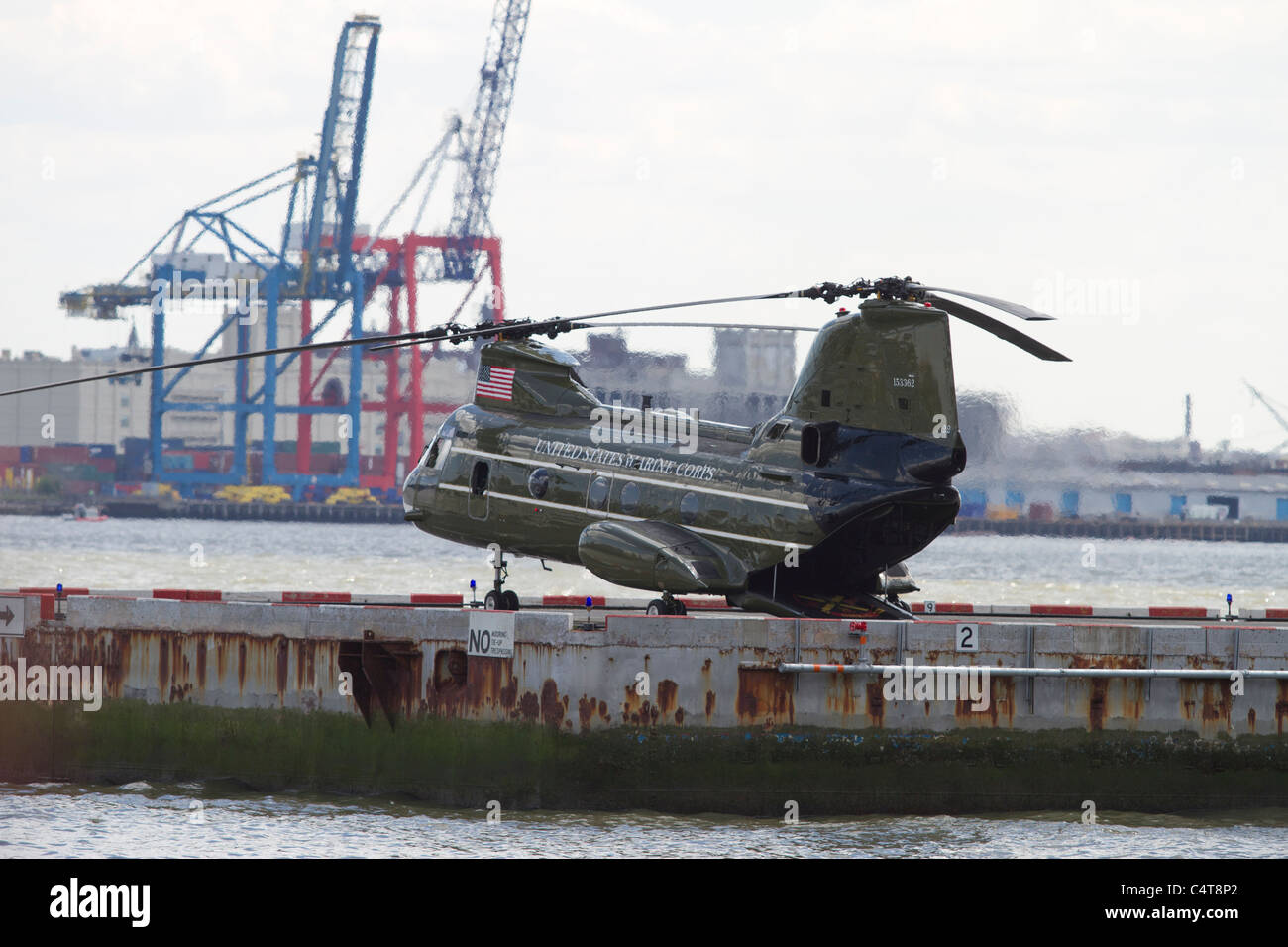The Marine Corps helicopter that carries President Barack Obama's ...
