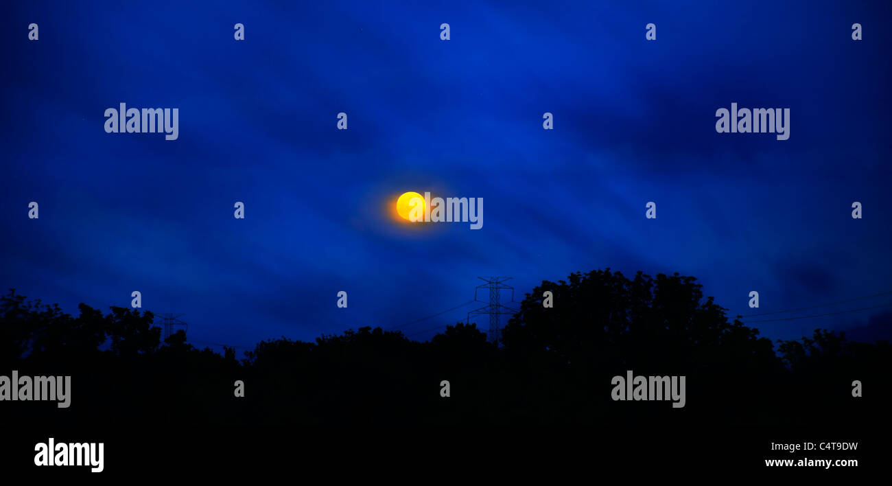 Twilight and night sky hi-res stock photography and images - Alamy