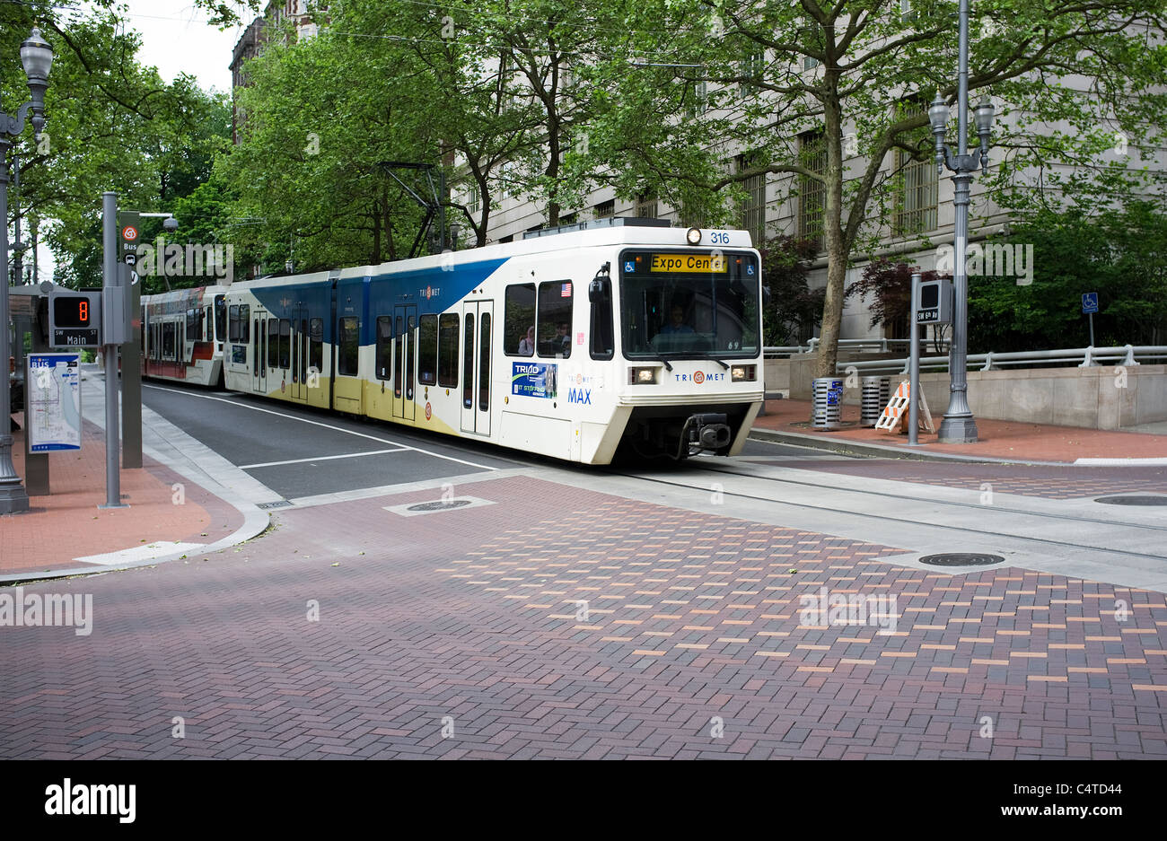 Tri met max light rail main sw 6th avenue hi-res stock photography and ...