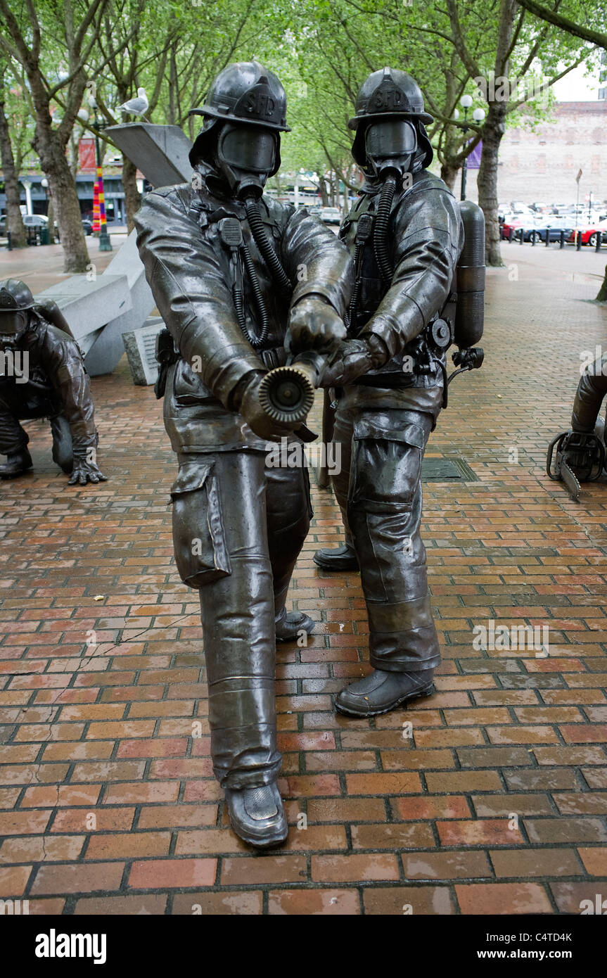 Bronze statues seattle firemen 1 hi-res stock photography and images ...