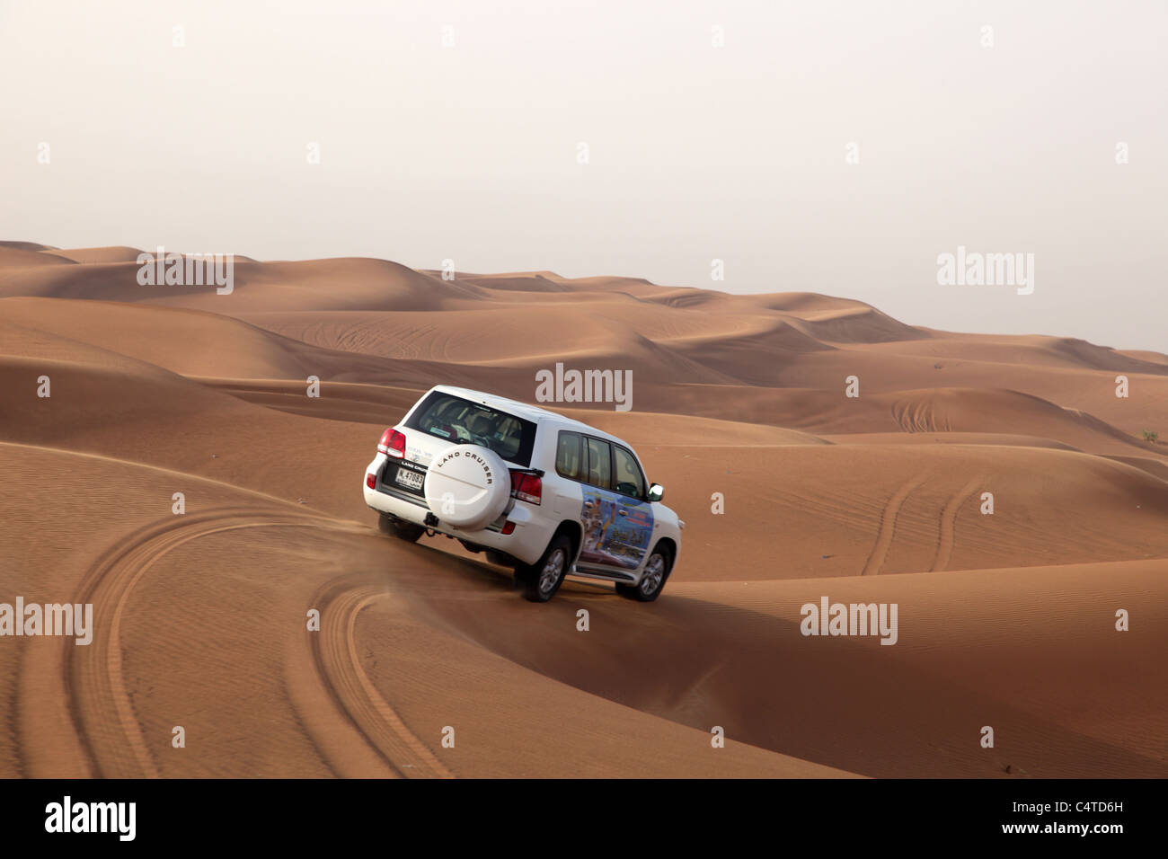 Car racing on sand hi-res stock photography and images - Alamy