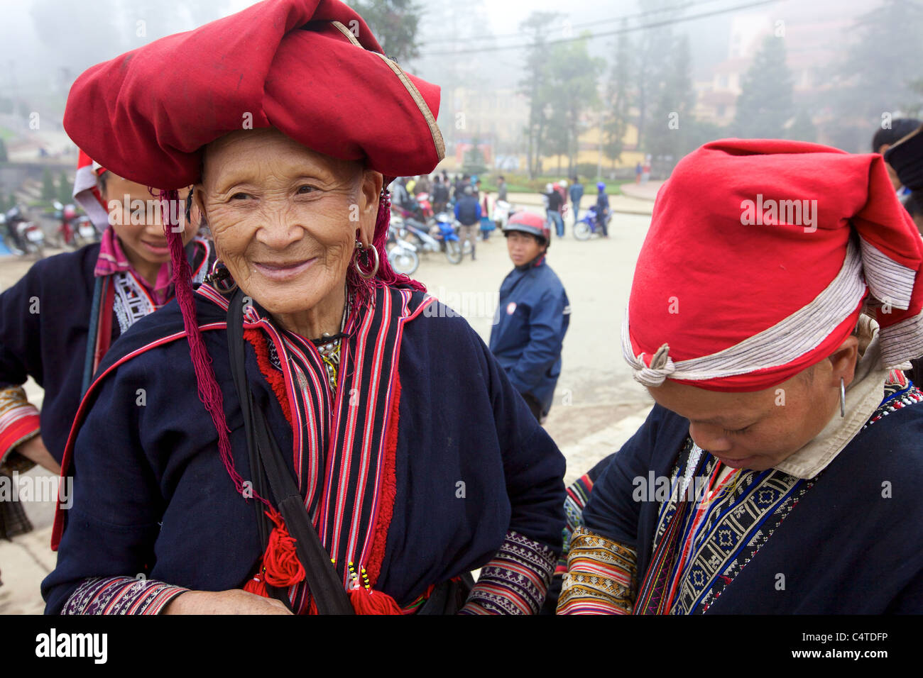 Red dao vietnam hi-res stock photography and images - Alamy