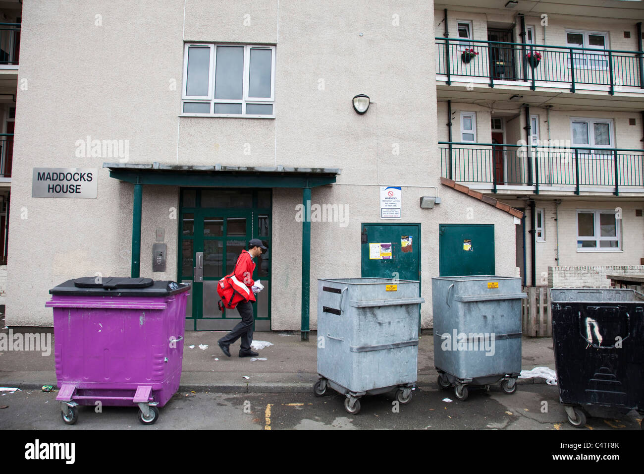 Poor housing tower hamlets east hi-res stock photography and images - Alamy