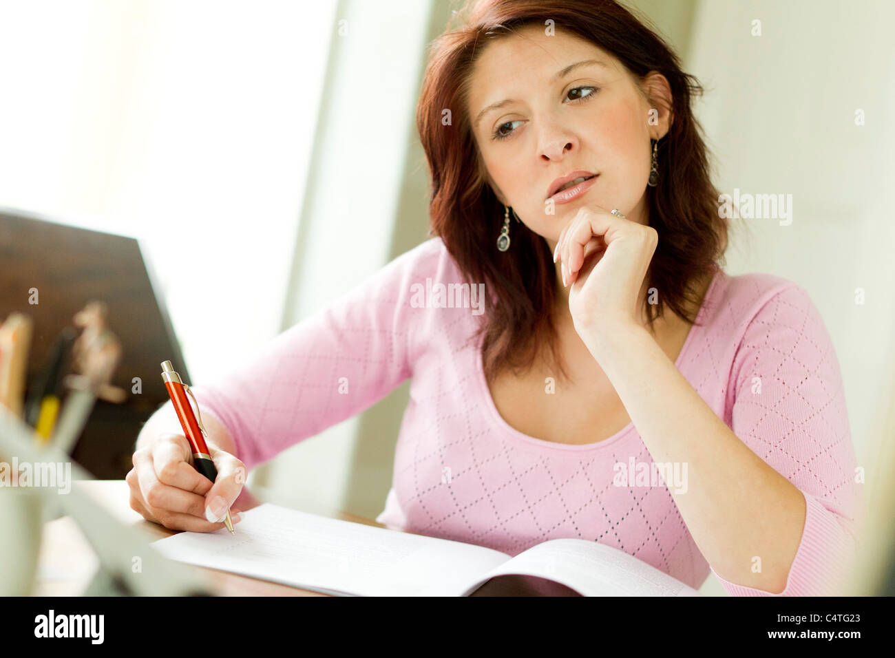 Woman writing letter Stock Photo - Alamy