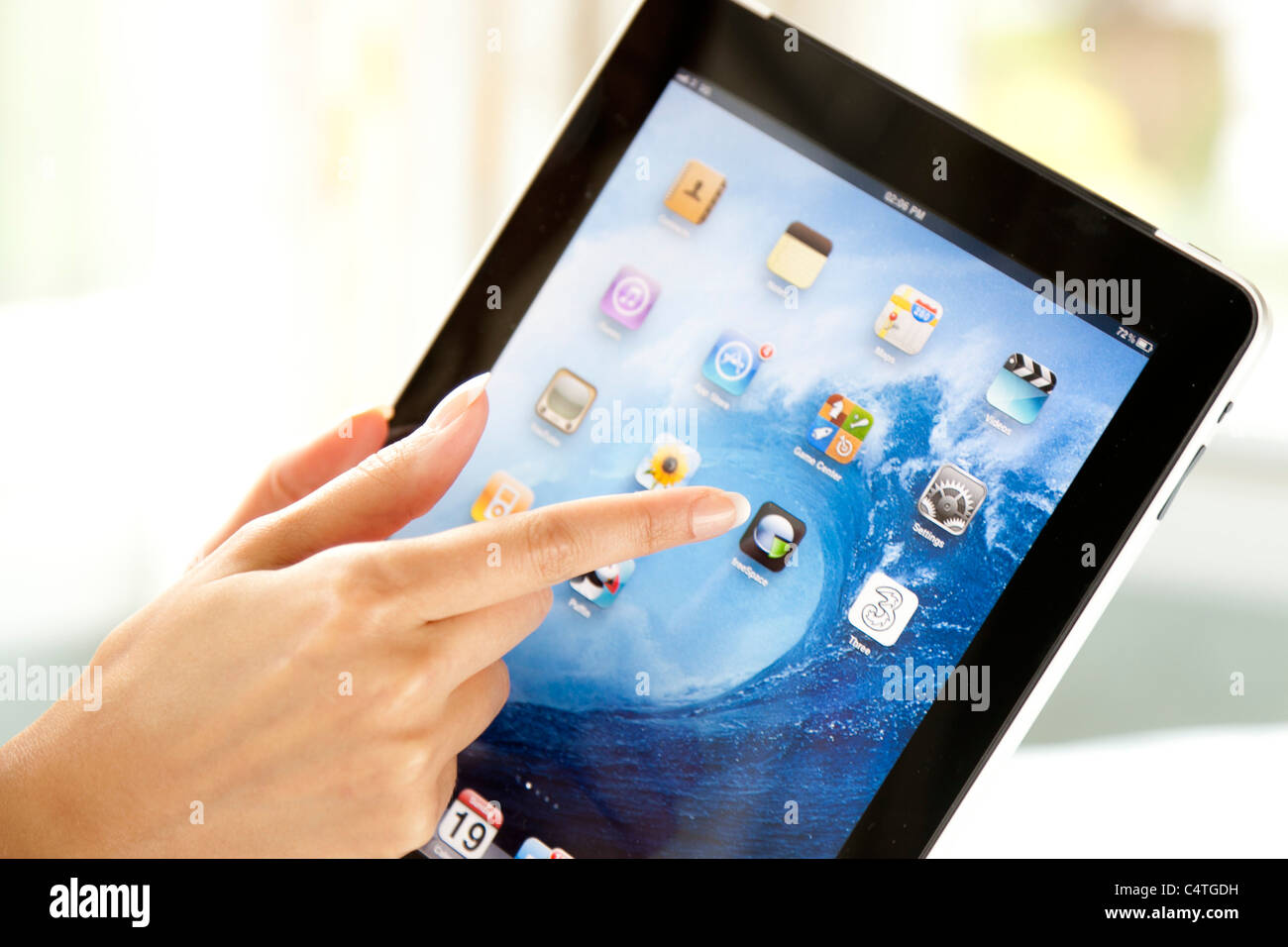 Apple files hi-res stock photography and images - Alamy