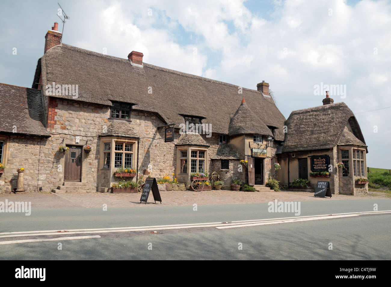 Waggon and horses beckhampton hi-res stock photography and images - Alamy