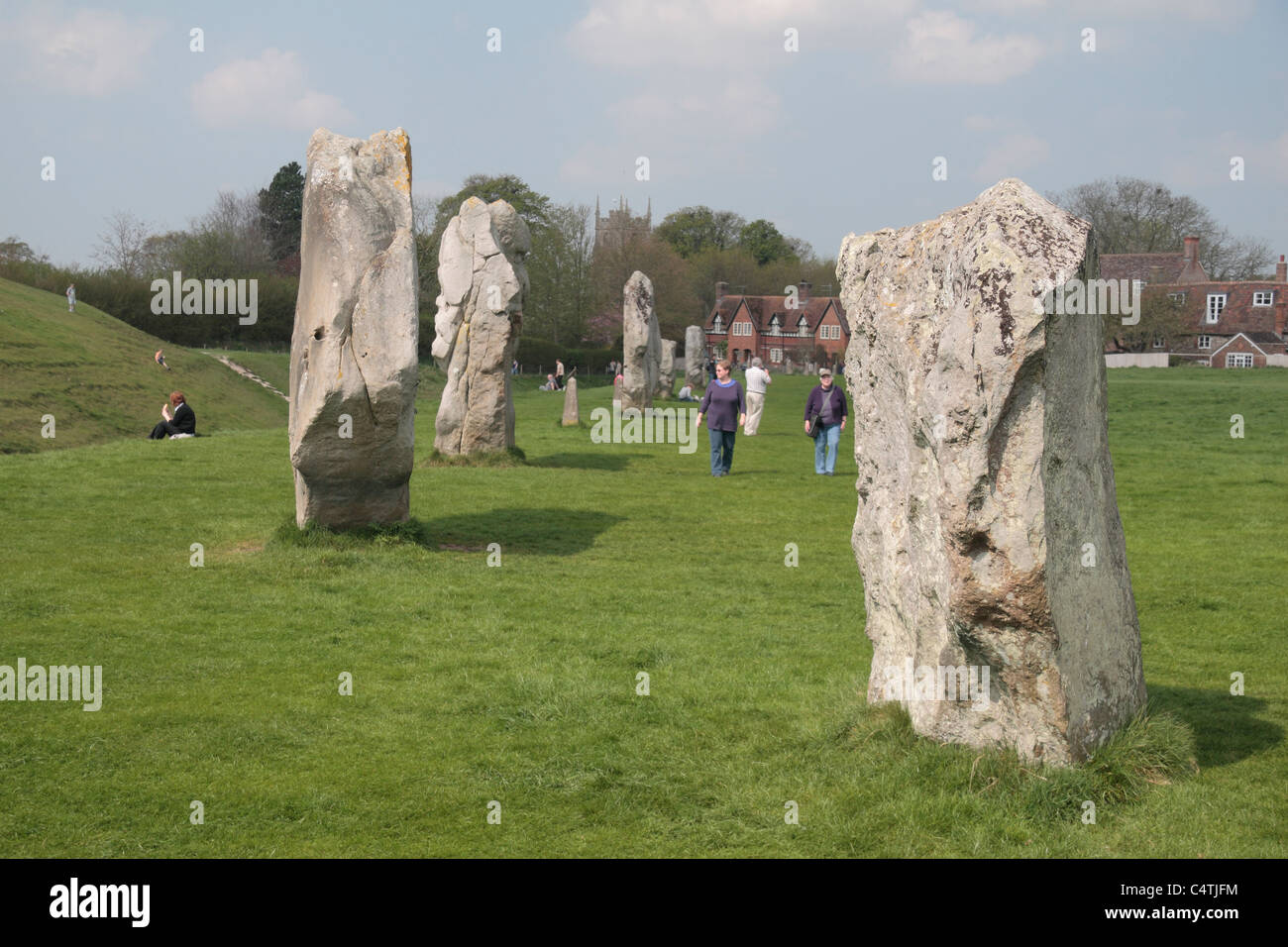 Avebury henge hi-res stock photography and images - Alamy