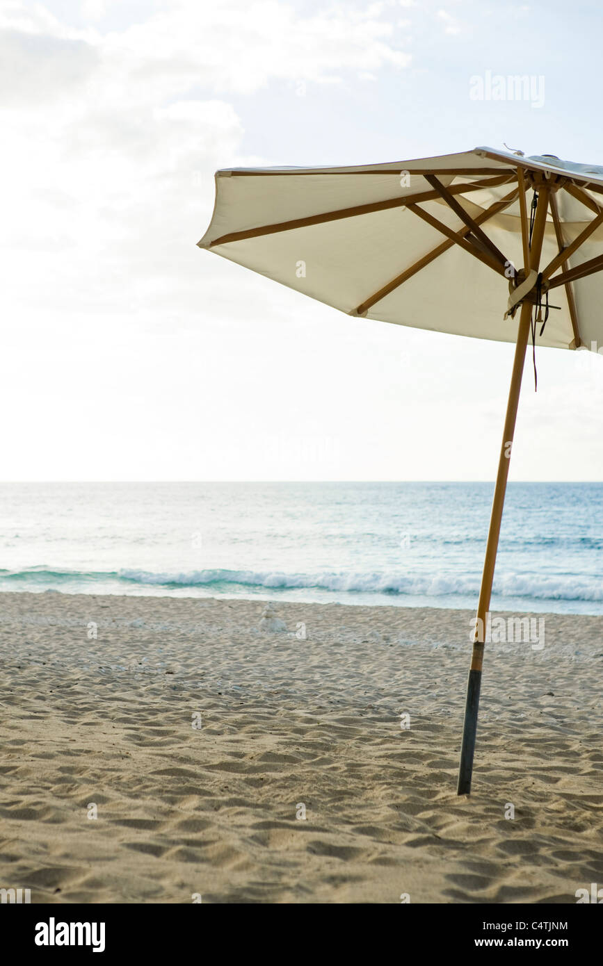 Beach umbrella hi-res stock photography and images - Alamy