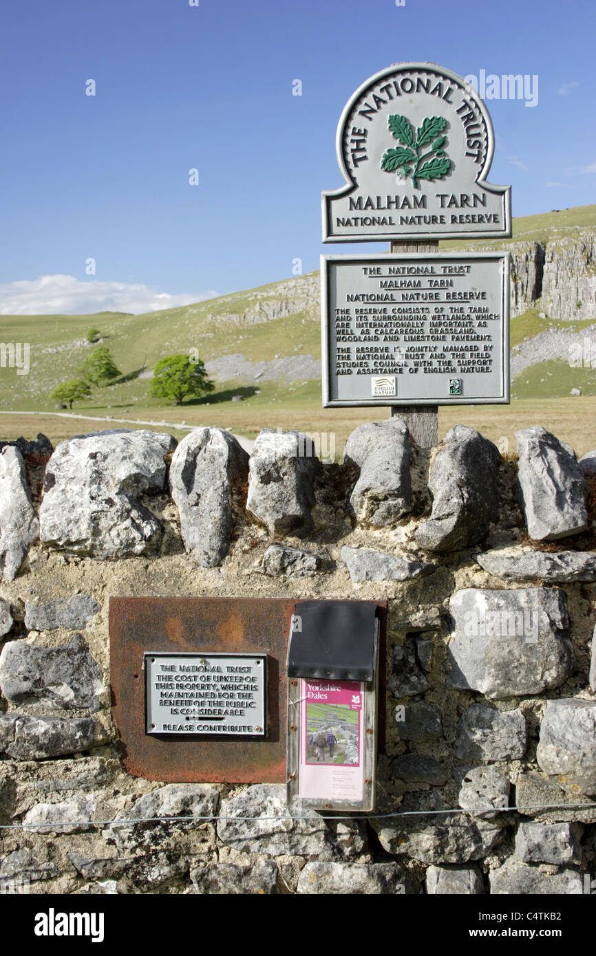 Malham Tarn, summer, Malhamdale, Yorkshire Dales National Park, North ...