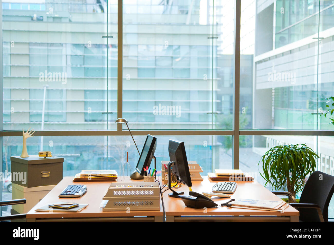 Empty newspaper office hi-res stock photography and images - Alamy