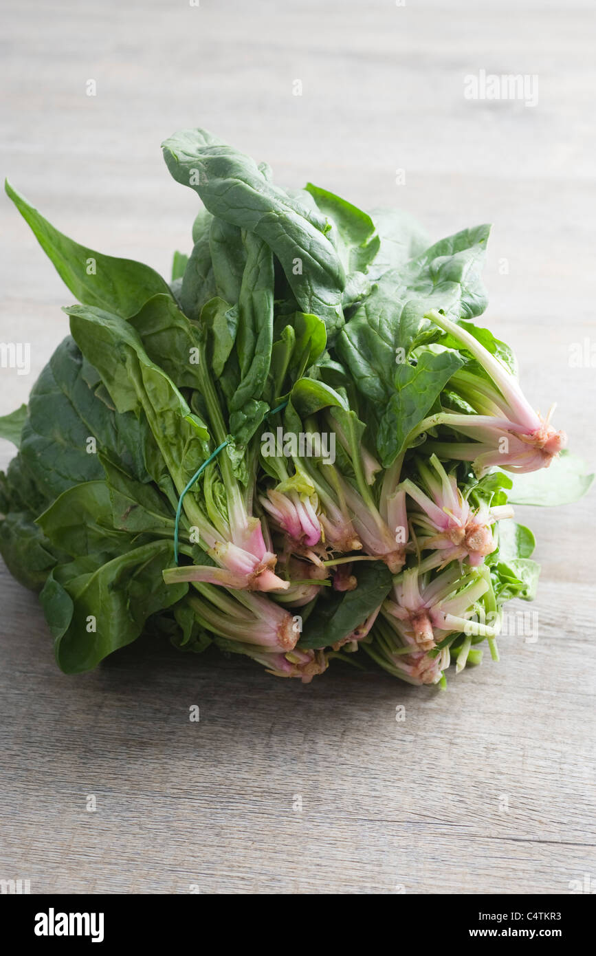 Bunches spinach hi-res stock photography and images - Alamy