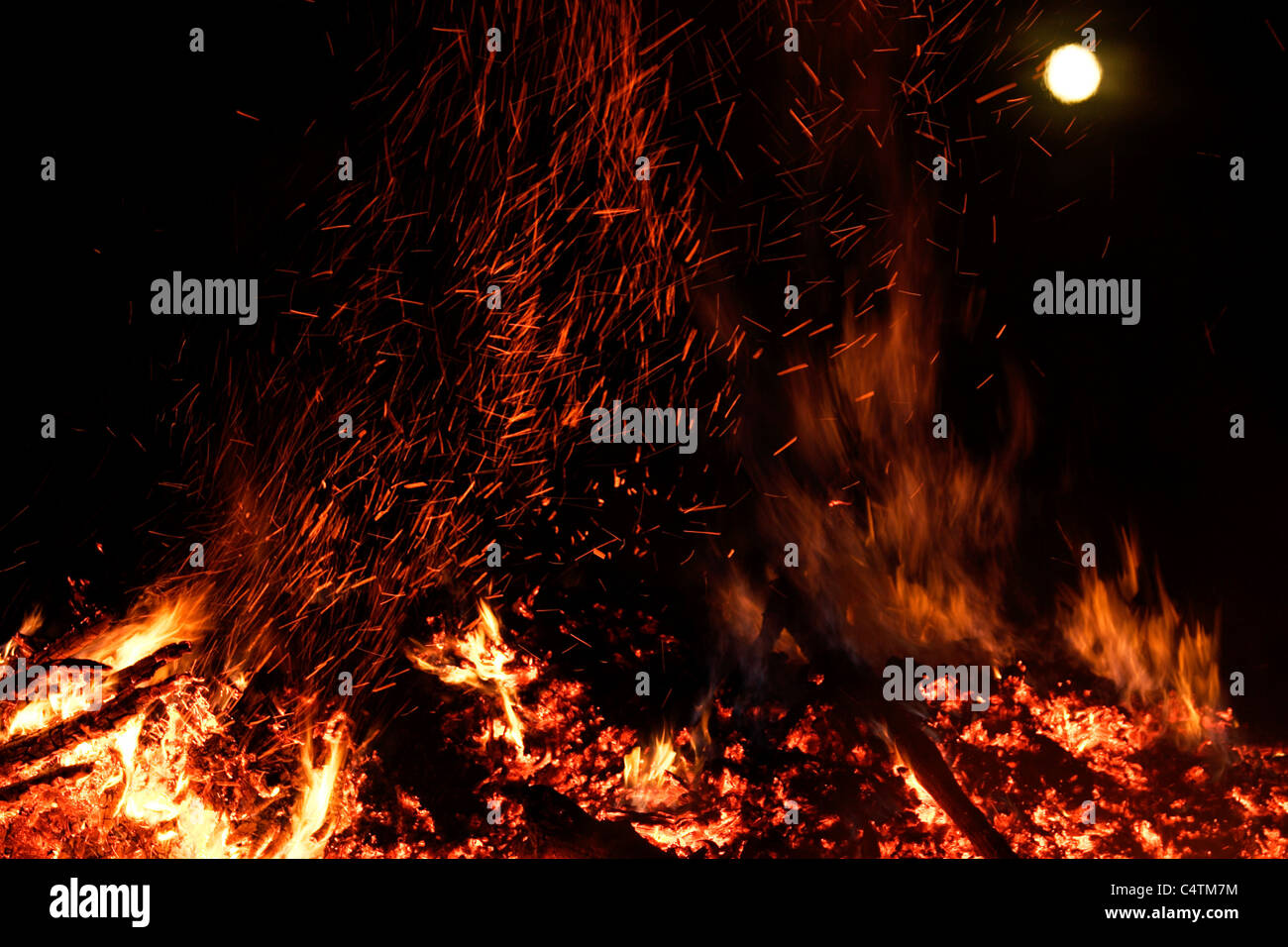 Fire and full moon hi-res stock photography and images - Alamy