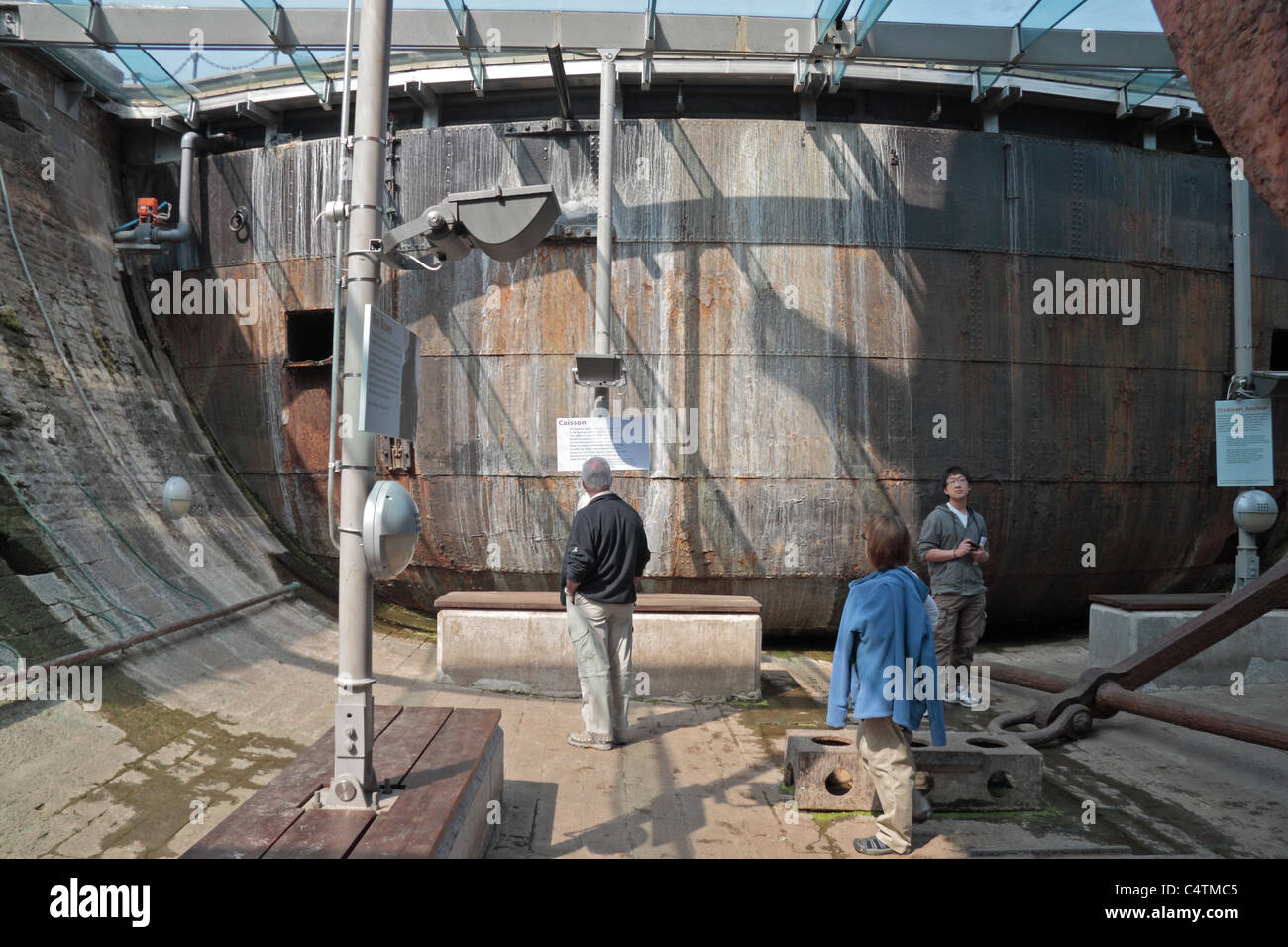 Caisson in dock hi-res stock photography and images - Alamy