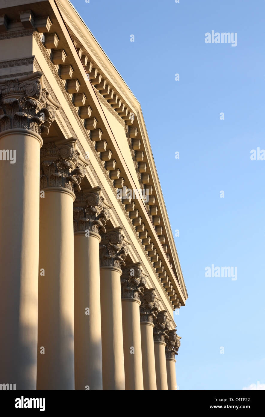 Columns facade hi-res stock photography and images - Alamy