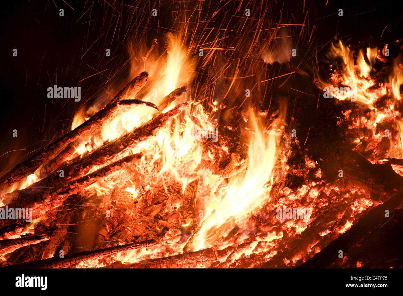 Outdoor fire hi-res stock photography and images - Alamy