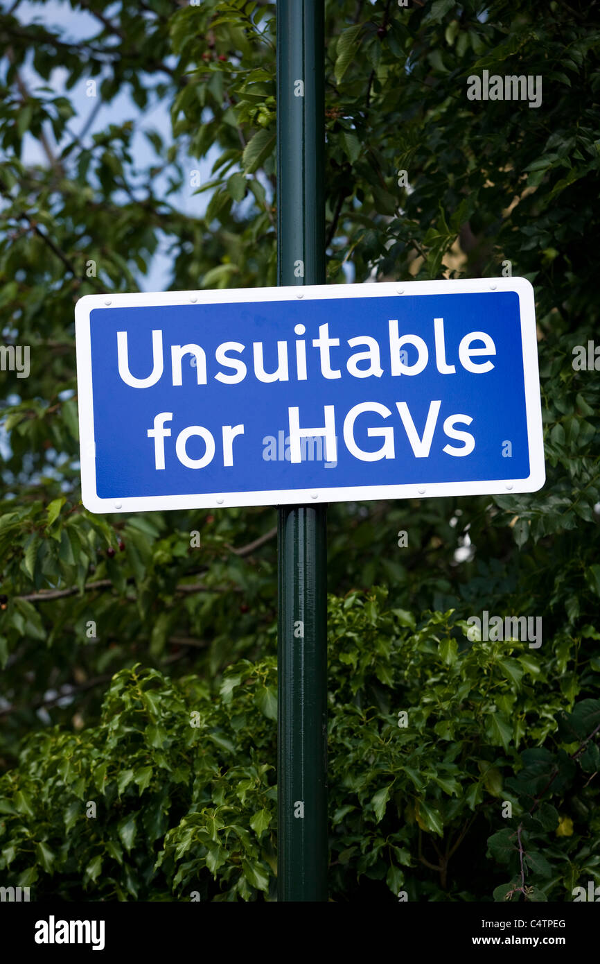 Warning sign of road unsuitable for hgv hi-res stock photography and ...