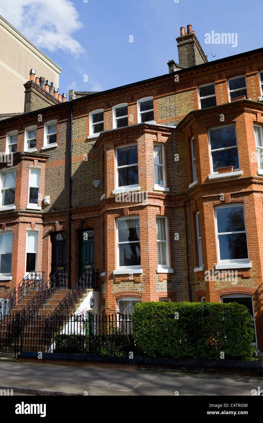 typical beautiful london houses in England Stock Photo - Alamy