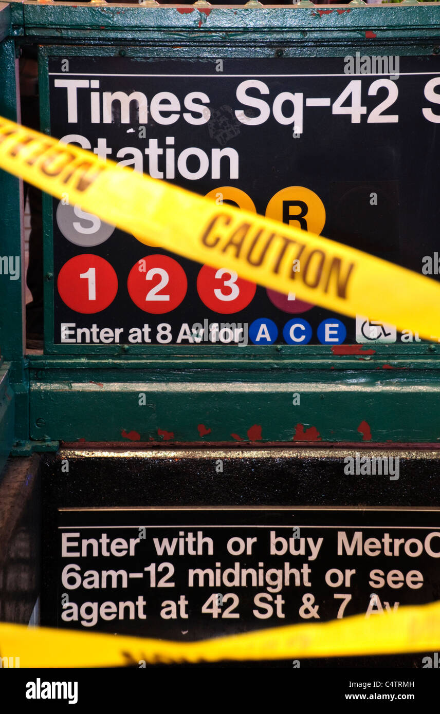42nd street times square metro hi-res stock photography and images - Alamy