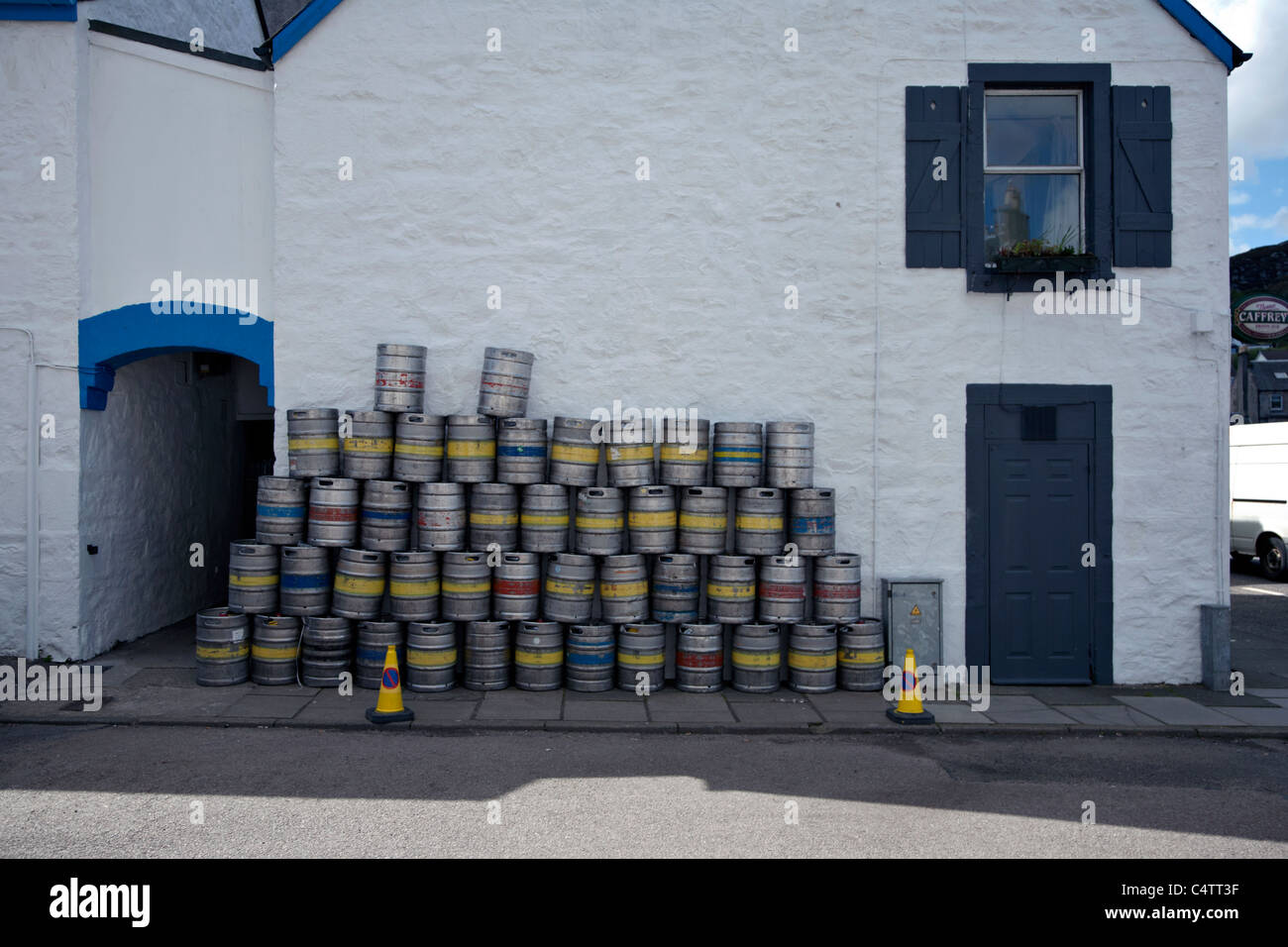 beer kegs outside a pub in loch tarbert scotland Stock Photo - Alamy