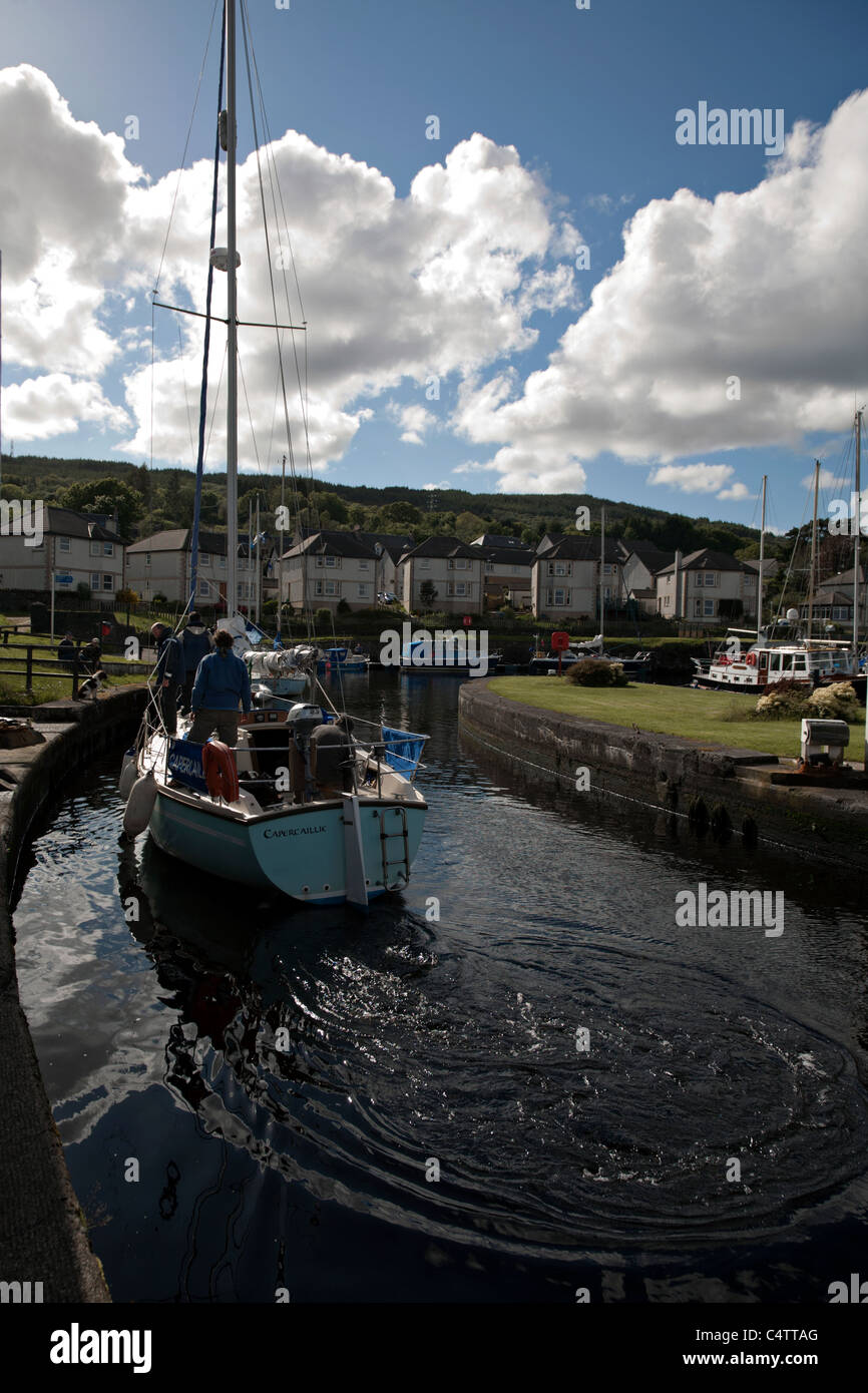 Crinan harbour argyll yacht sailing hi-res stock photography and images ...