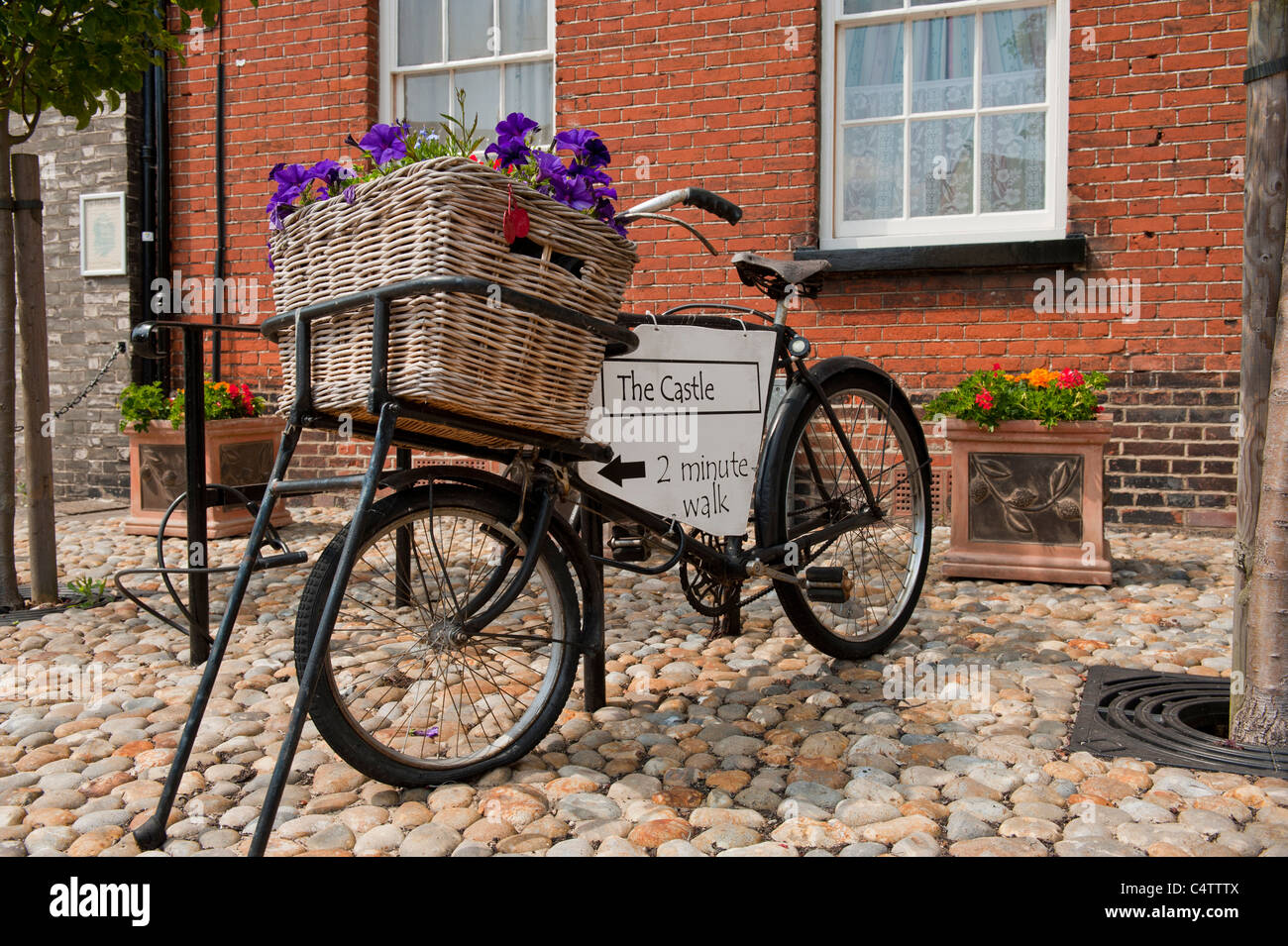 Vintage push bike hi-res stock photography and images - Alamy