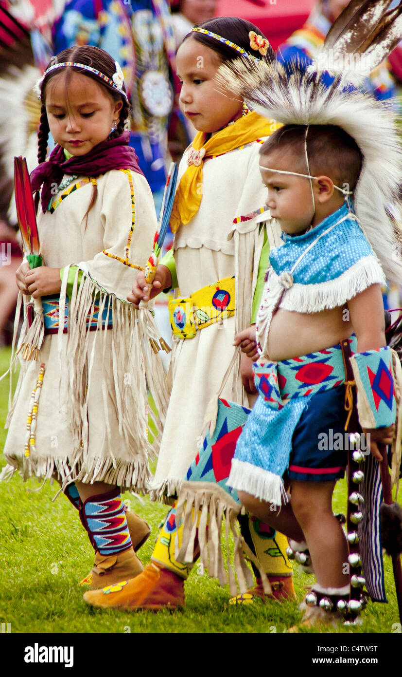 Pow wow children hi-res stock photography and images - Alamy