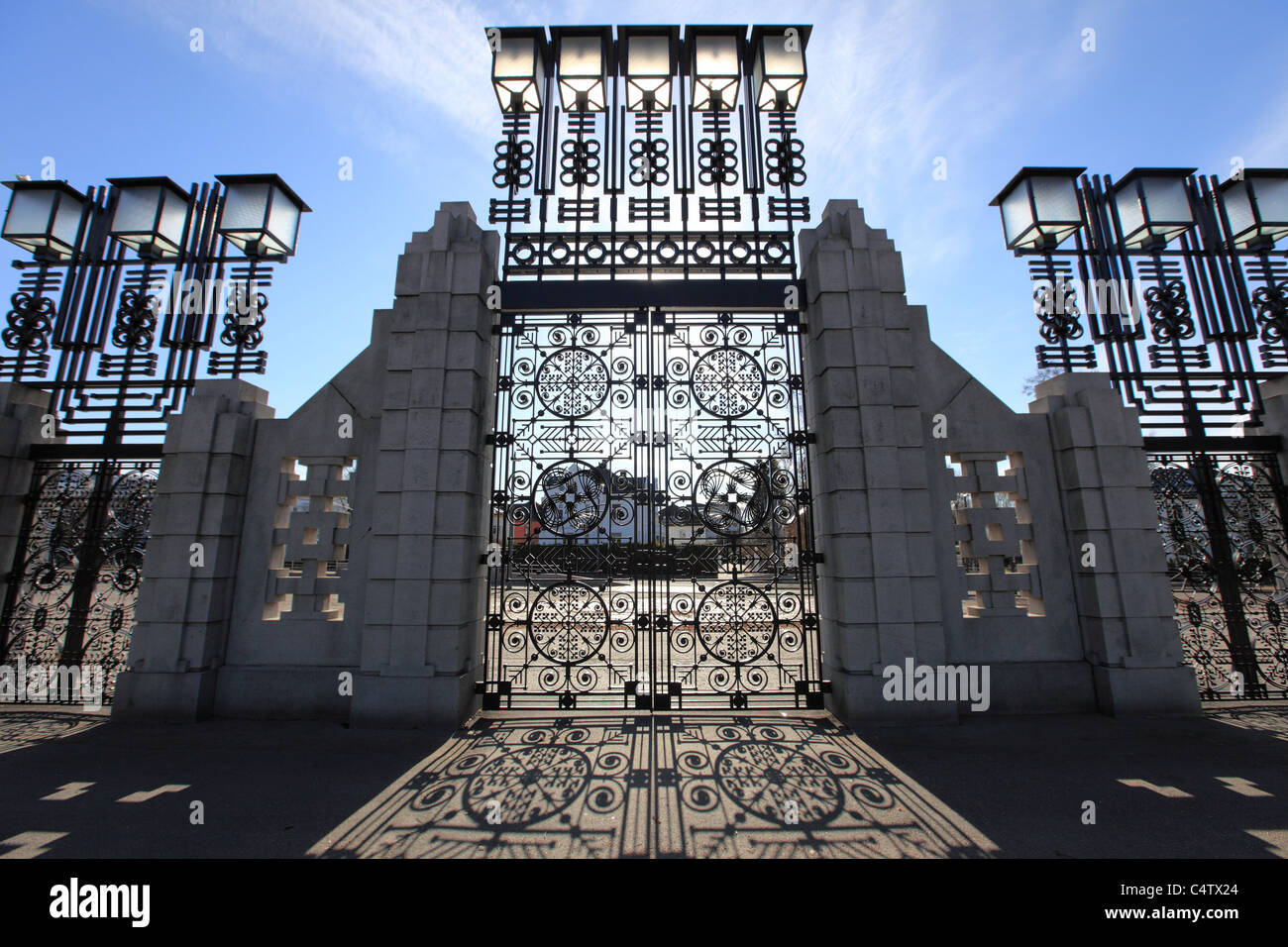 Vigeland Sculpture Park Wrought Iron Gates Art Deco Stock Photo - Alamy