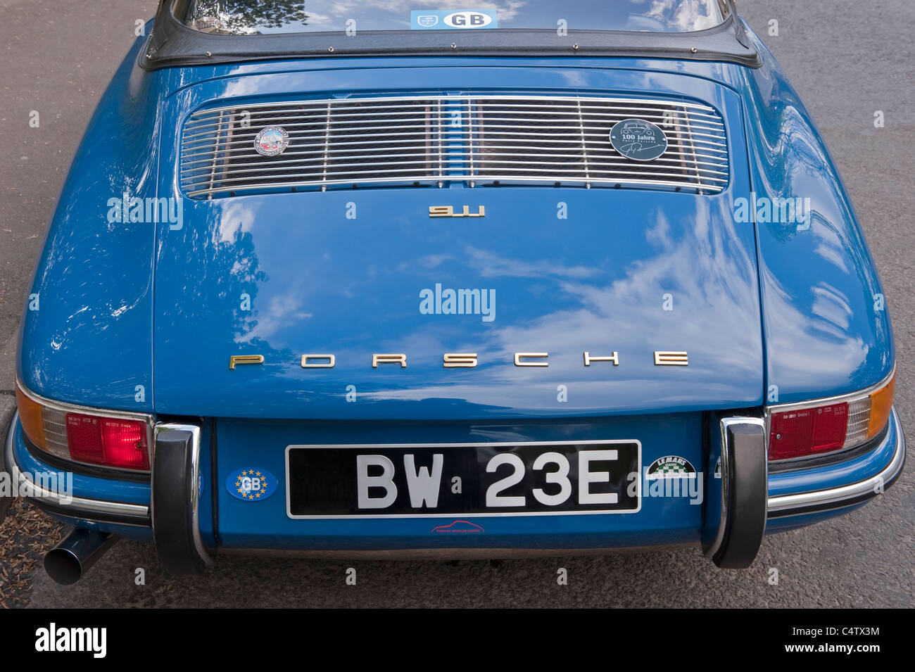 Porsche 911 side view hi-res stock photography and images - Alamy