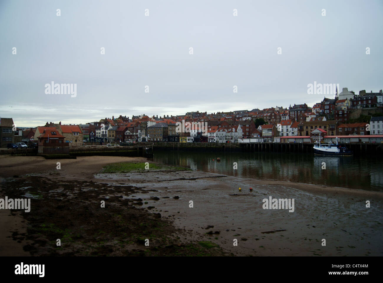 Whitby fish market hi-res stock photography and images - Alamy