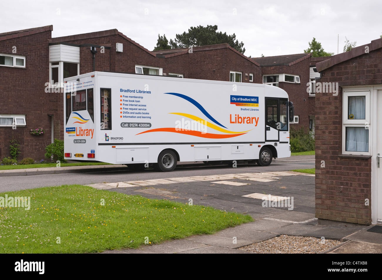 Exterior of mobile library van hi-res stock photography and images - Alamy