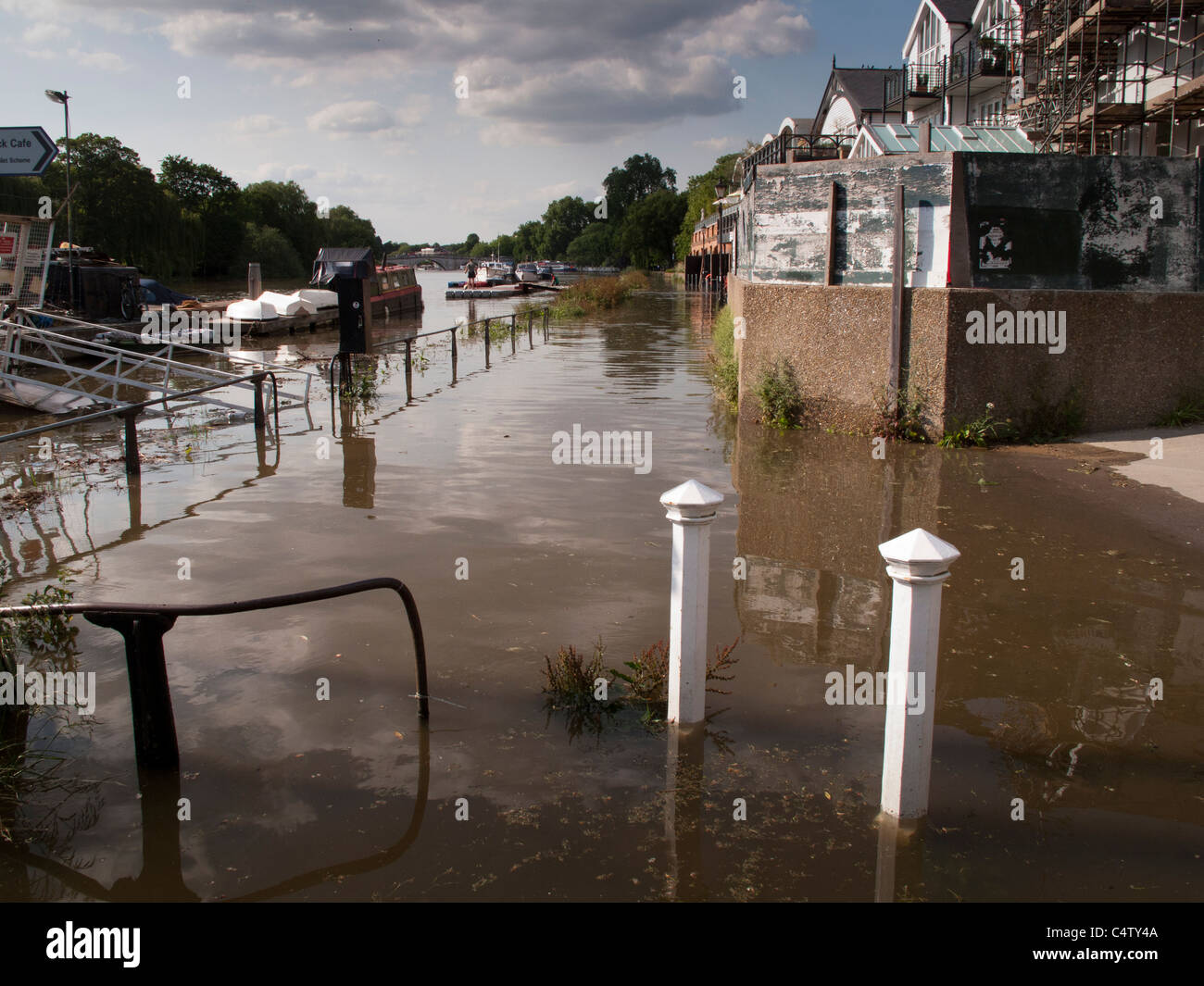 Richmond upon thames high street hi-res stock photography and images ...