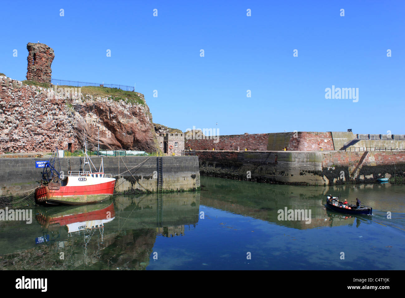 Dunbar Castle ruins and Victoria Harbour, Dunbar, East Lothian ...