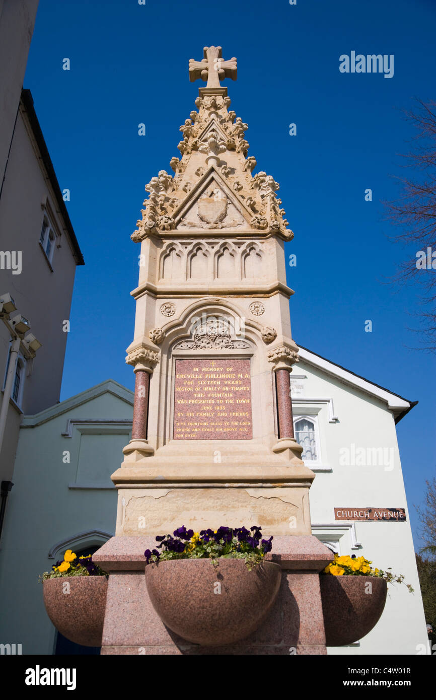 Henley on thames phillimore fountain hi-res stock photography and ...