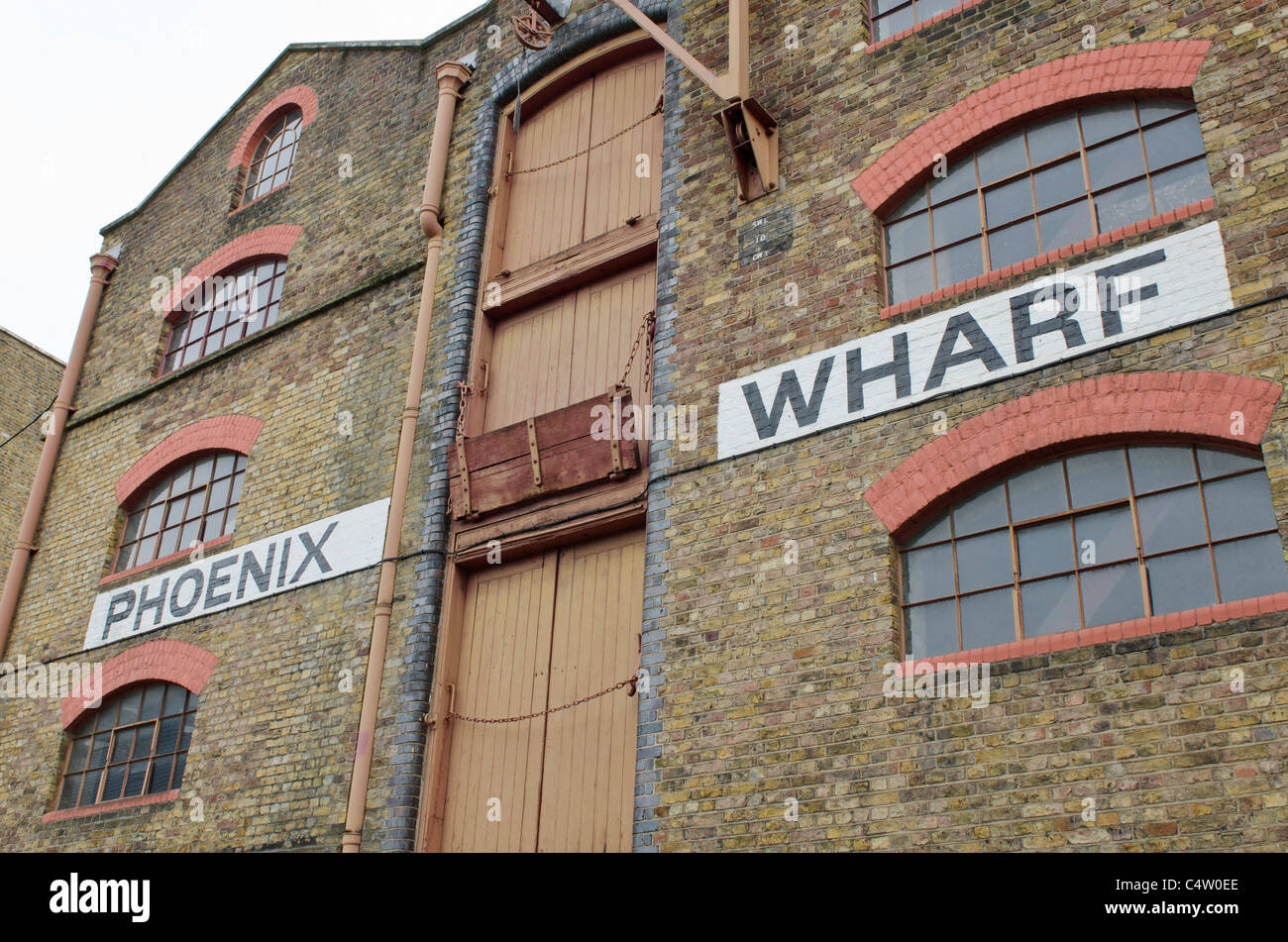 Wapping high street hi-res stock photography and images - Alamy