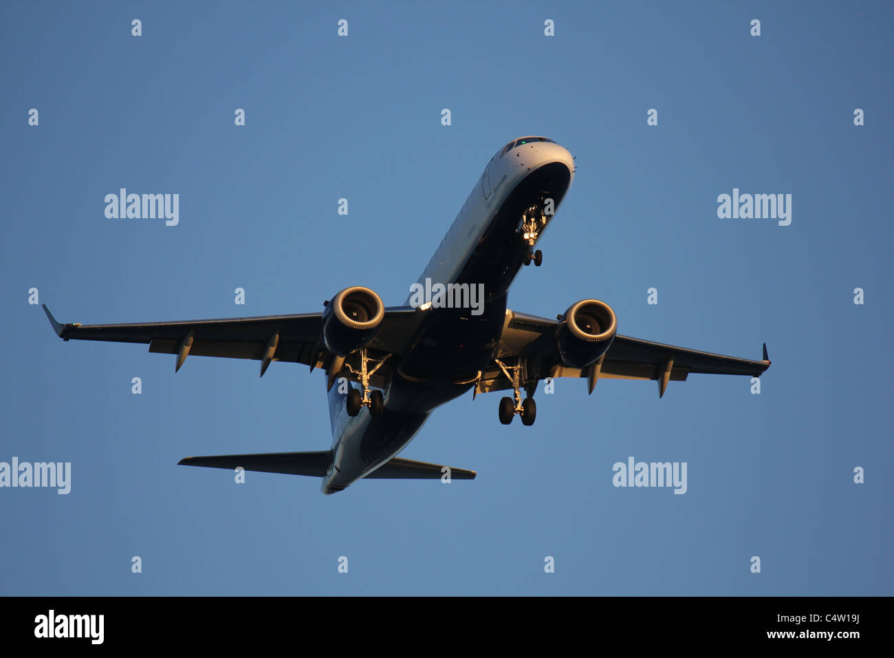 Embraer e190 hi-res stock photography and images - Alamy