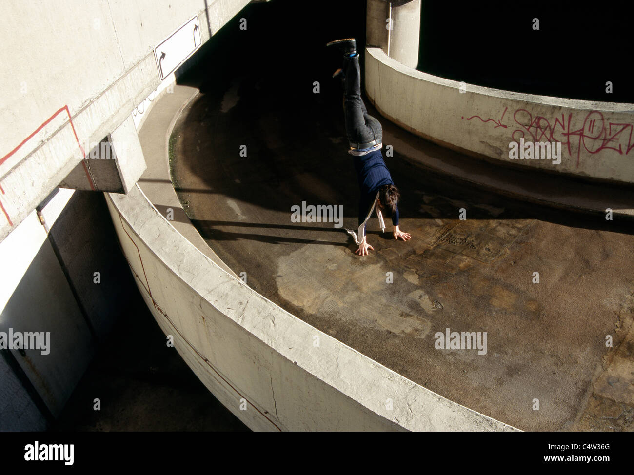Person doing handstand Stock Photo - Alamy Person doing handstand Stock Photo - Alamy