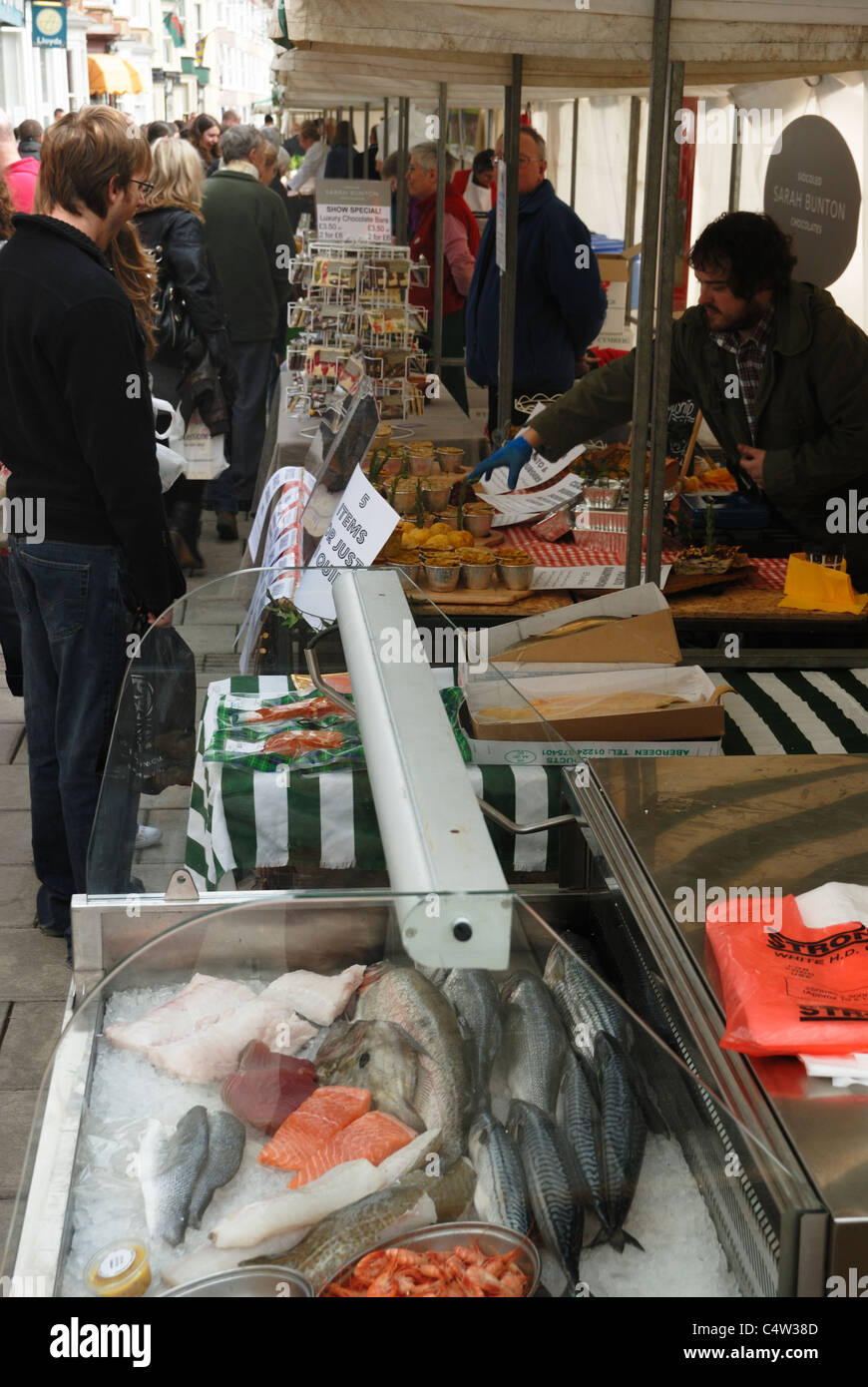 Market stalls line hi-res stock photography and images - Alamy