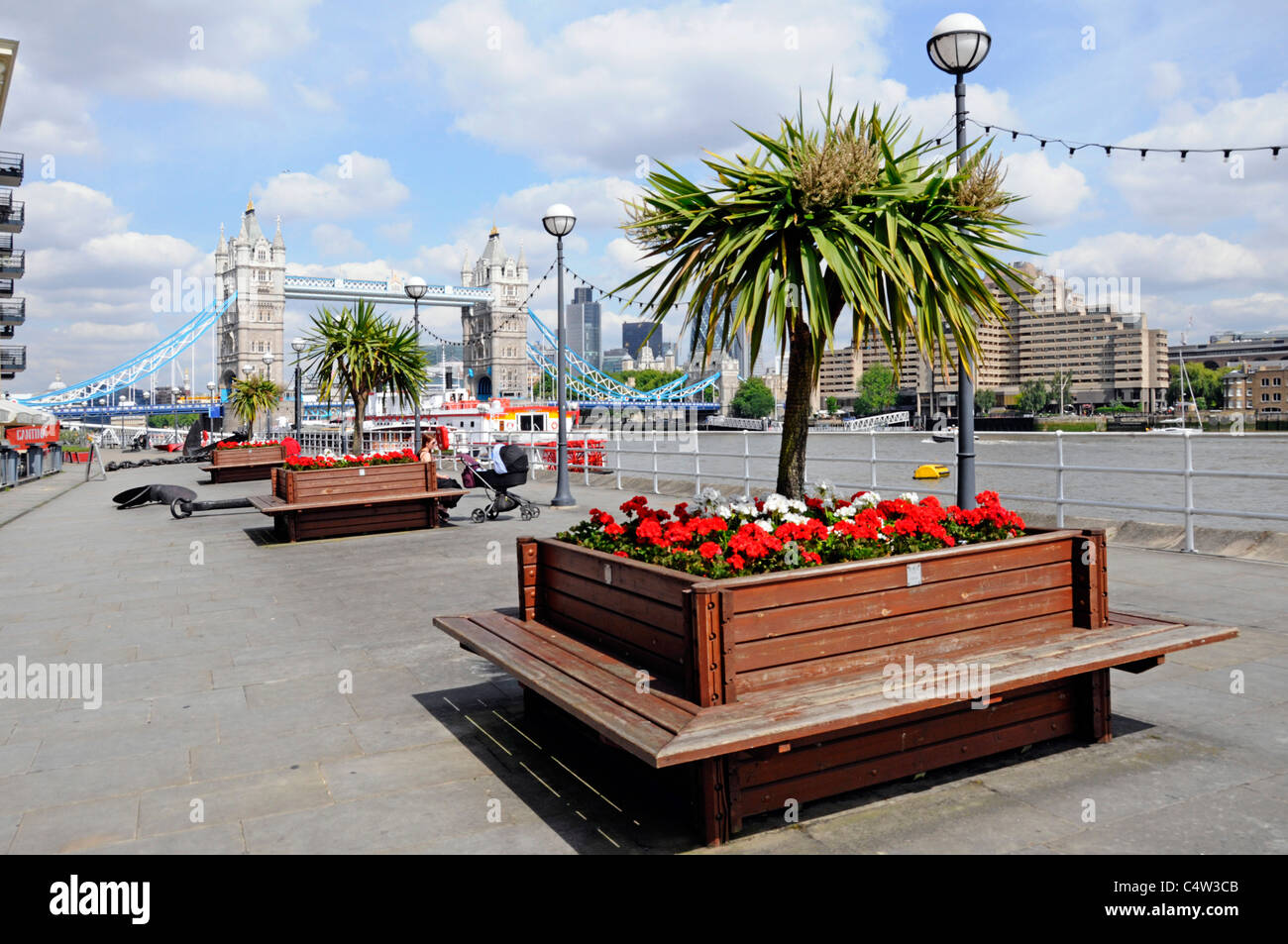 Riverside promenade thames hi-res stock photography and images - Alamy