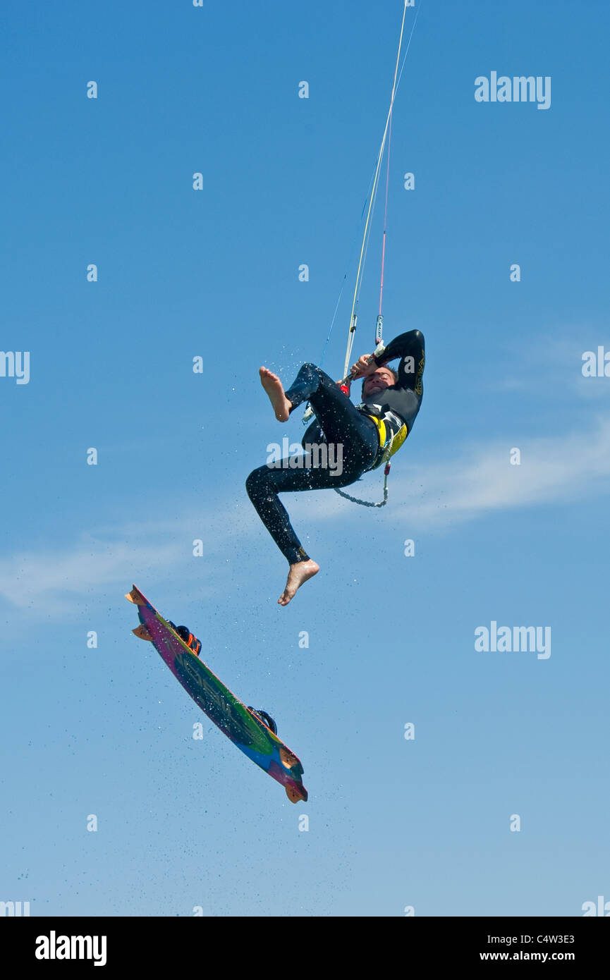 Leaping kitesurfer hi-res stock photography and images - Alamy