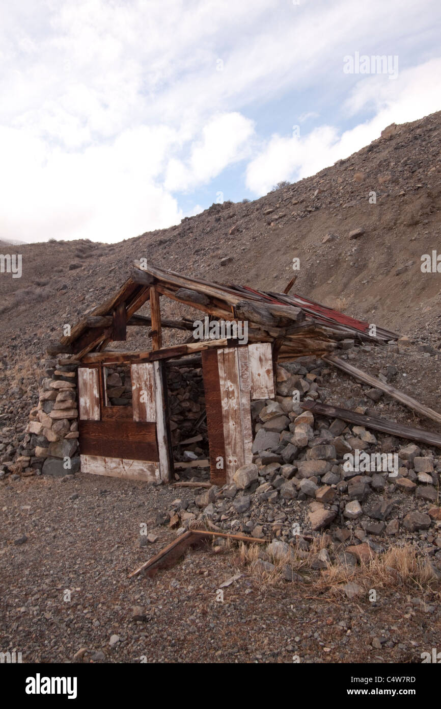 A old abandoned cabin in the desert. scenic house travel shack solitude ...