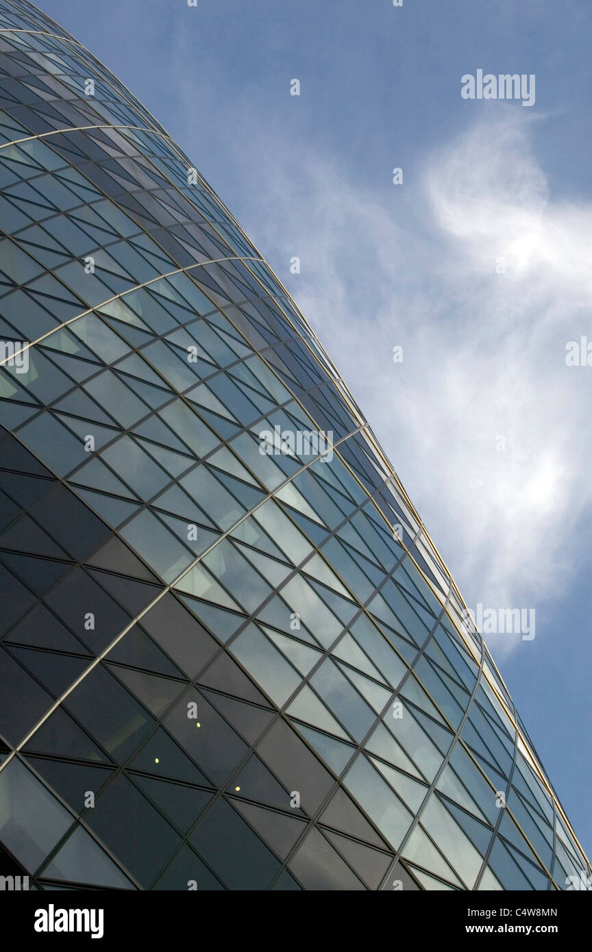 The gherkin tower building workers hi-res stock photography and images ...