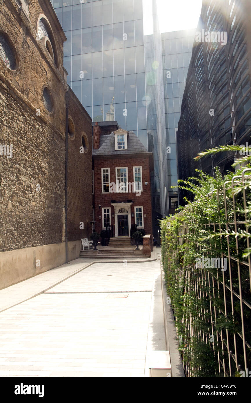 Modern office blocks hi-res stock photography and images - Alamy