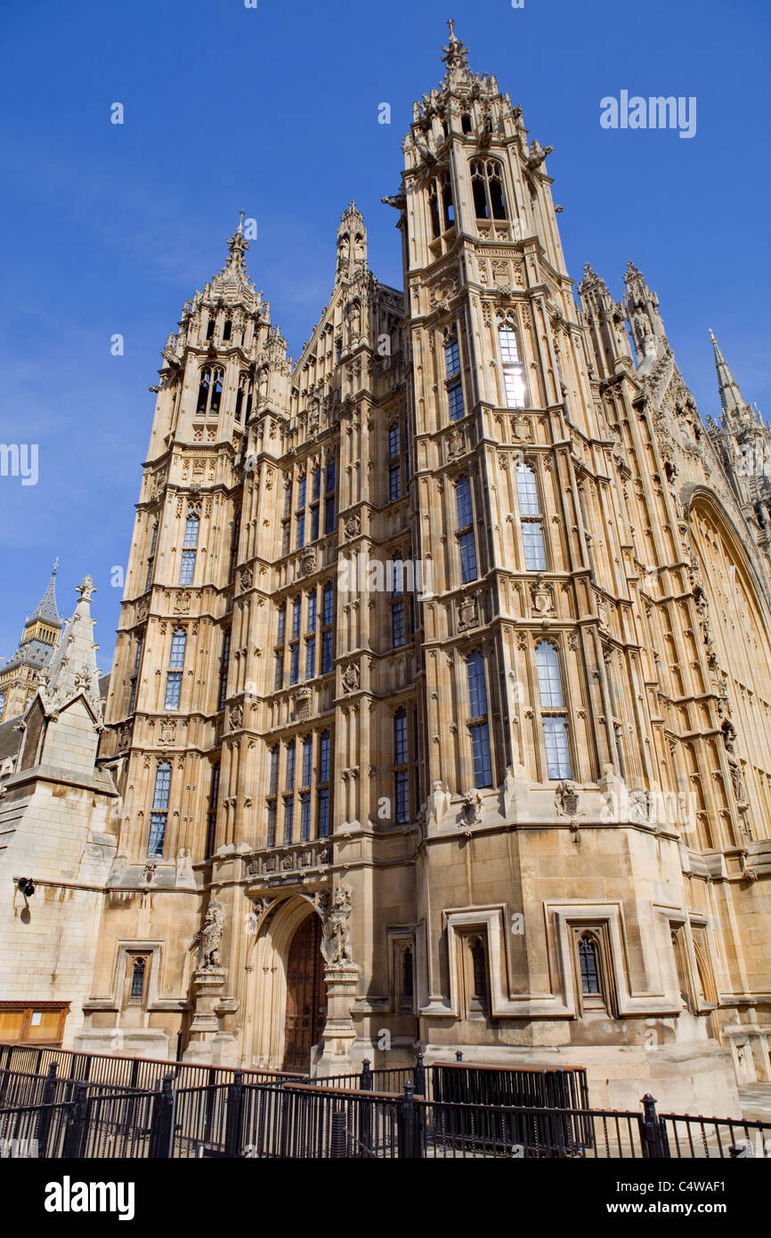 London, government houses of the Parliament in westminster Stock Photo ...