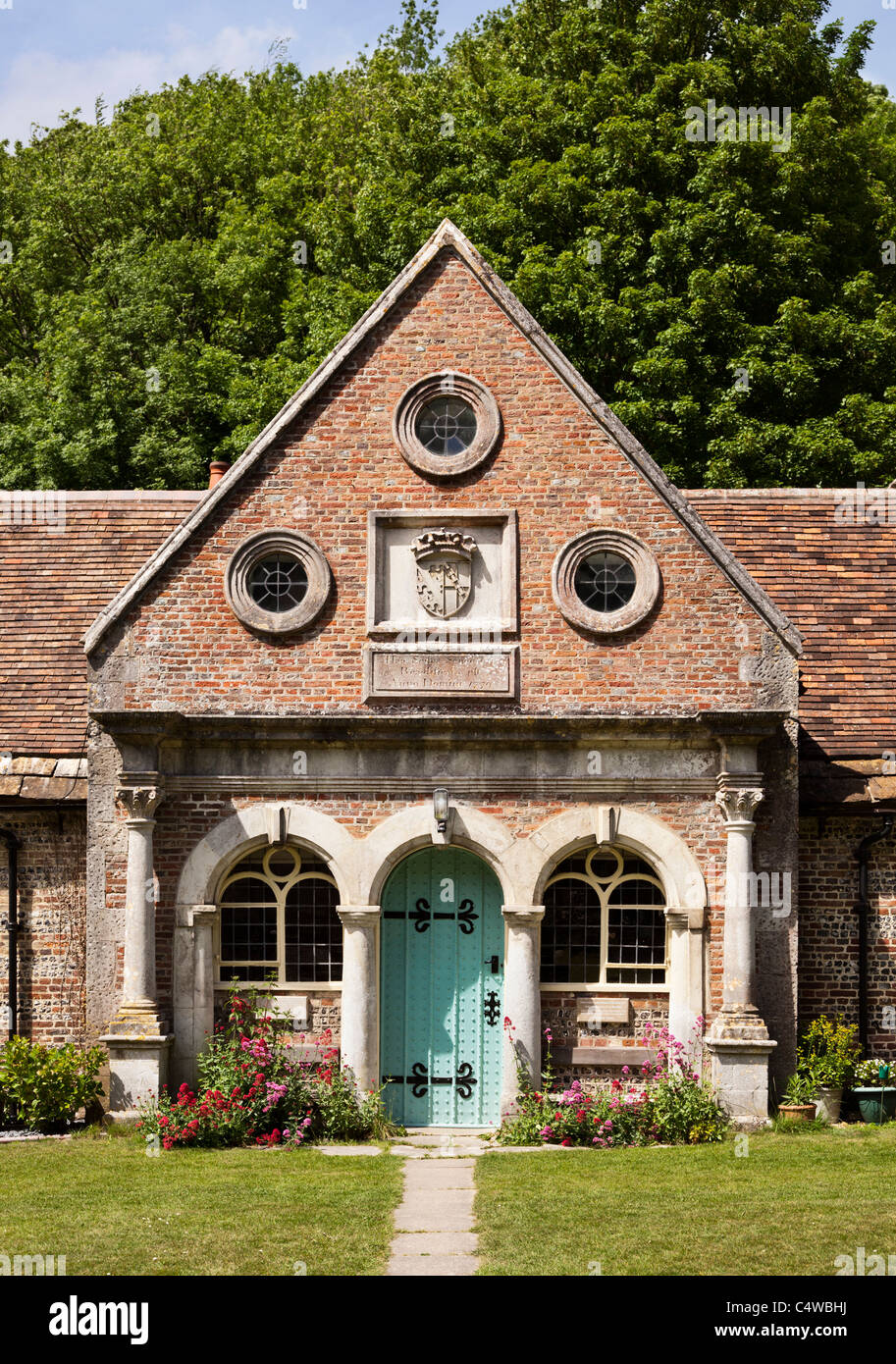 British almshouses hi-res stock photography and images - Alamy